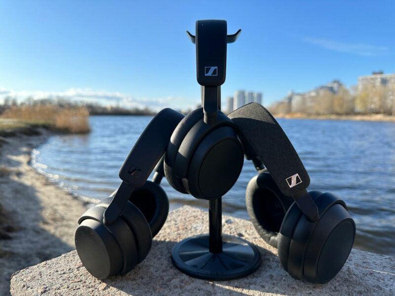 Sennheiser Accentum Plus VS Momentum 4 Review